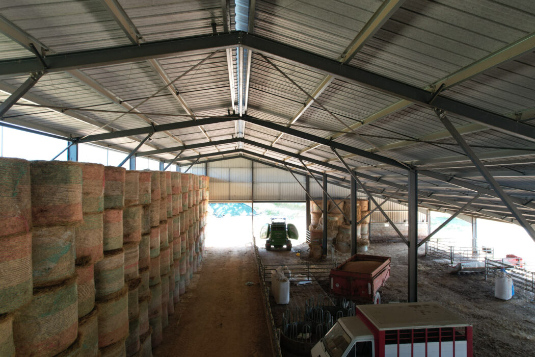 Construction d’une stabulation avec espace - La Roche L'Abeille